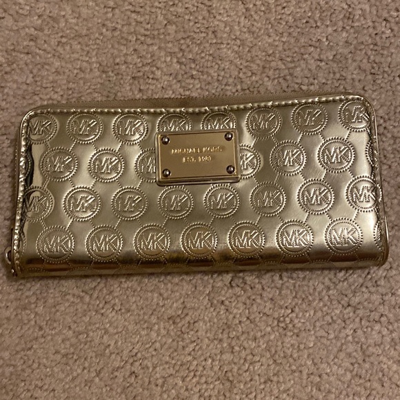 Michael Kors | Bags | Michael Kors Gold Wallet | Poshmark